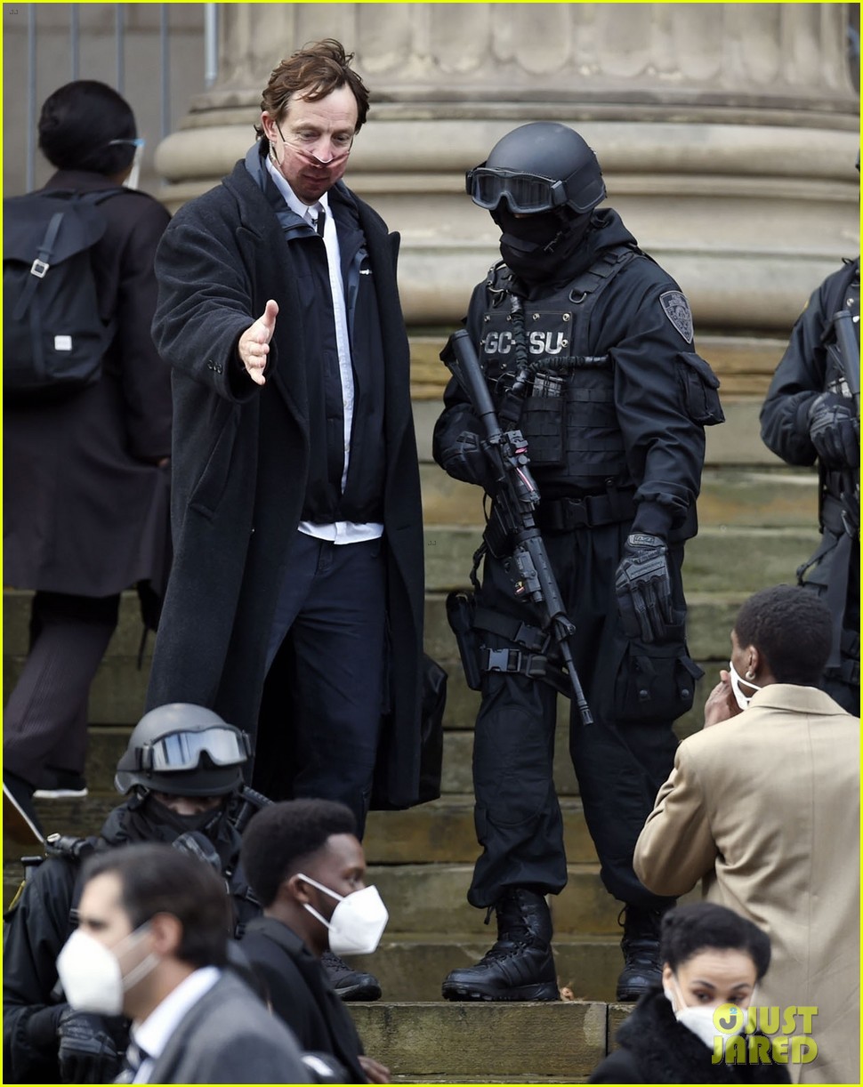 Robert Pattinson Films Somber 'The Batman' Scene With Colin Farrell in ...