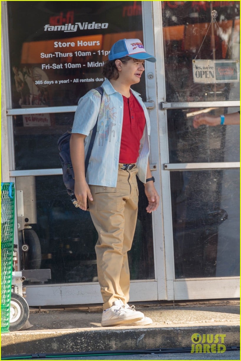 'Stranger Things' Stars Film a Scene at a Video Store - See Photos ...