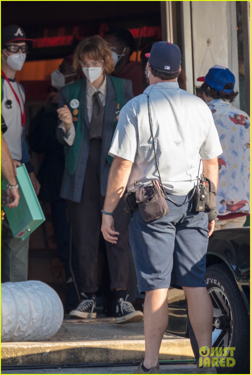 'Stranger Things' Stars Film a Scene at a Video Store - See Photos ...