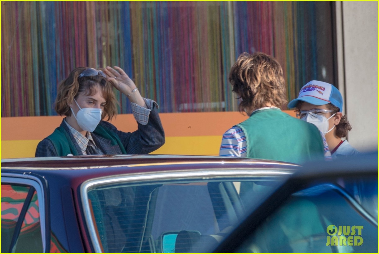 'Stranger Things' Stars Film a Scene at a Video Store - See Photos ...