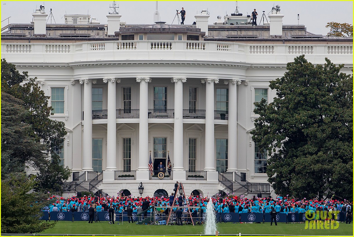 Photo: donald trump white house balcony speech 25 | Photo 4491695 ...