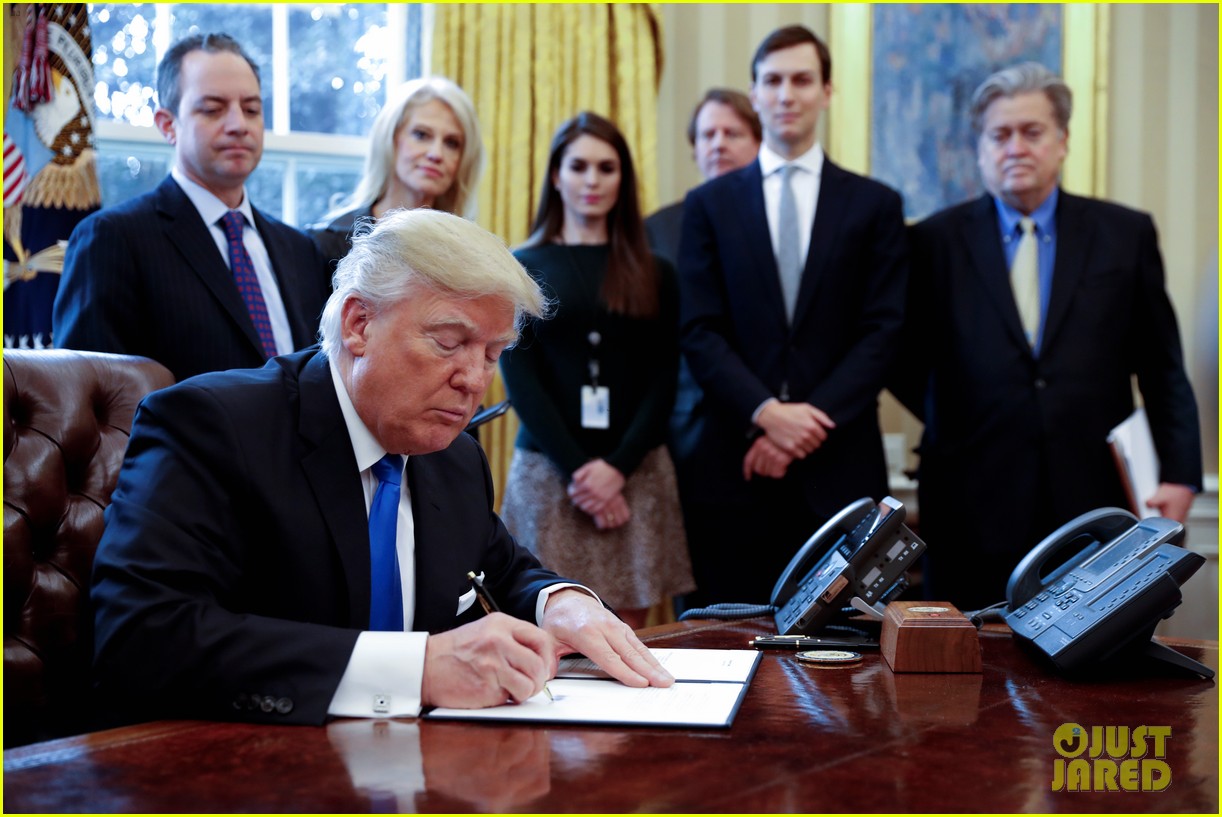 Who is Hope Hicks? Meet Trump's Aide & See Photos of Them Together ...