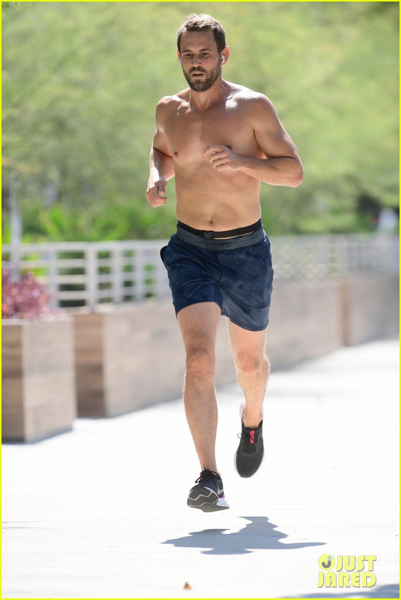 Photo: nick viall goes shirtless on run in la 06 | Photo 4491031 | Just ...