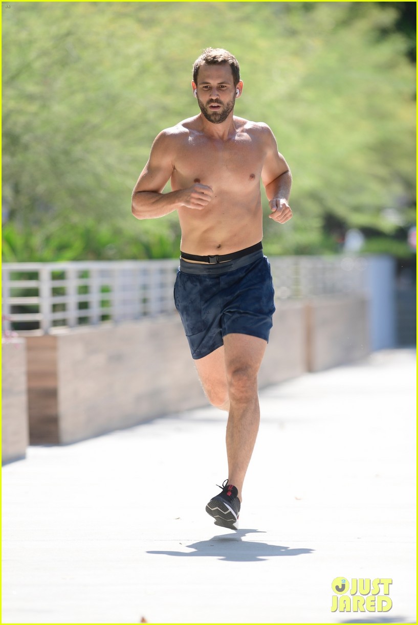 The Bachelor's Nick Viall Goes Shirtless for Run in Los Angeles!: Photo ...