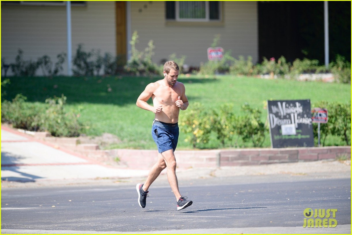 The Bachelor's Nick Viall Goes Shirtless for Run in Los Angeles!: Photo ...
