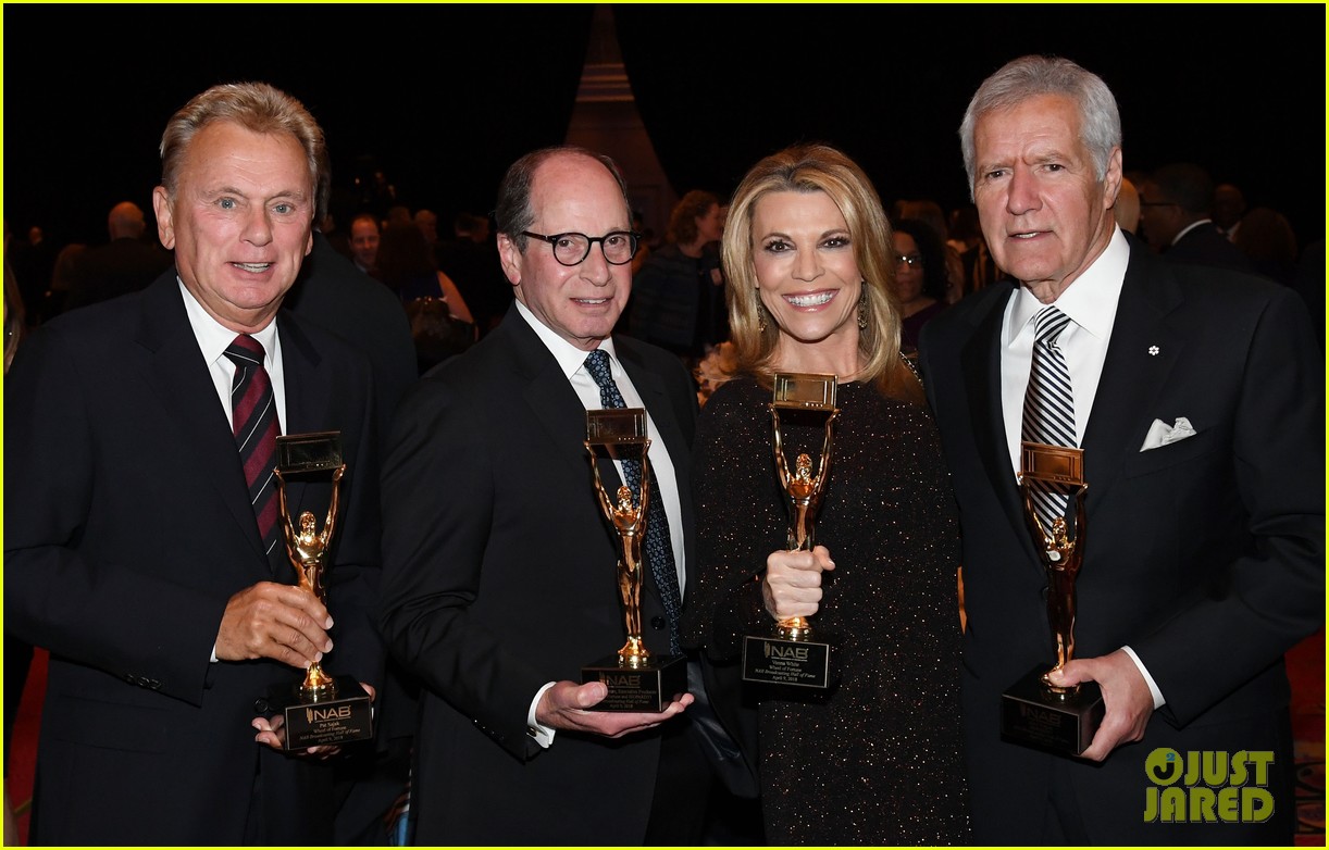 Alex Trebek Dead - Beloved 'Jeopardy' Host Dies at 80: Photo 4498731 ...