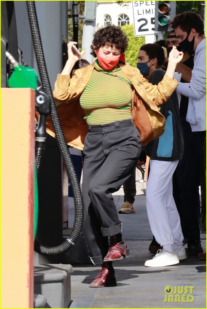 These Photos of Alia Shawkat Dancing in the L.A. Streets to Celebrate ...