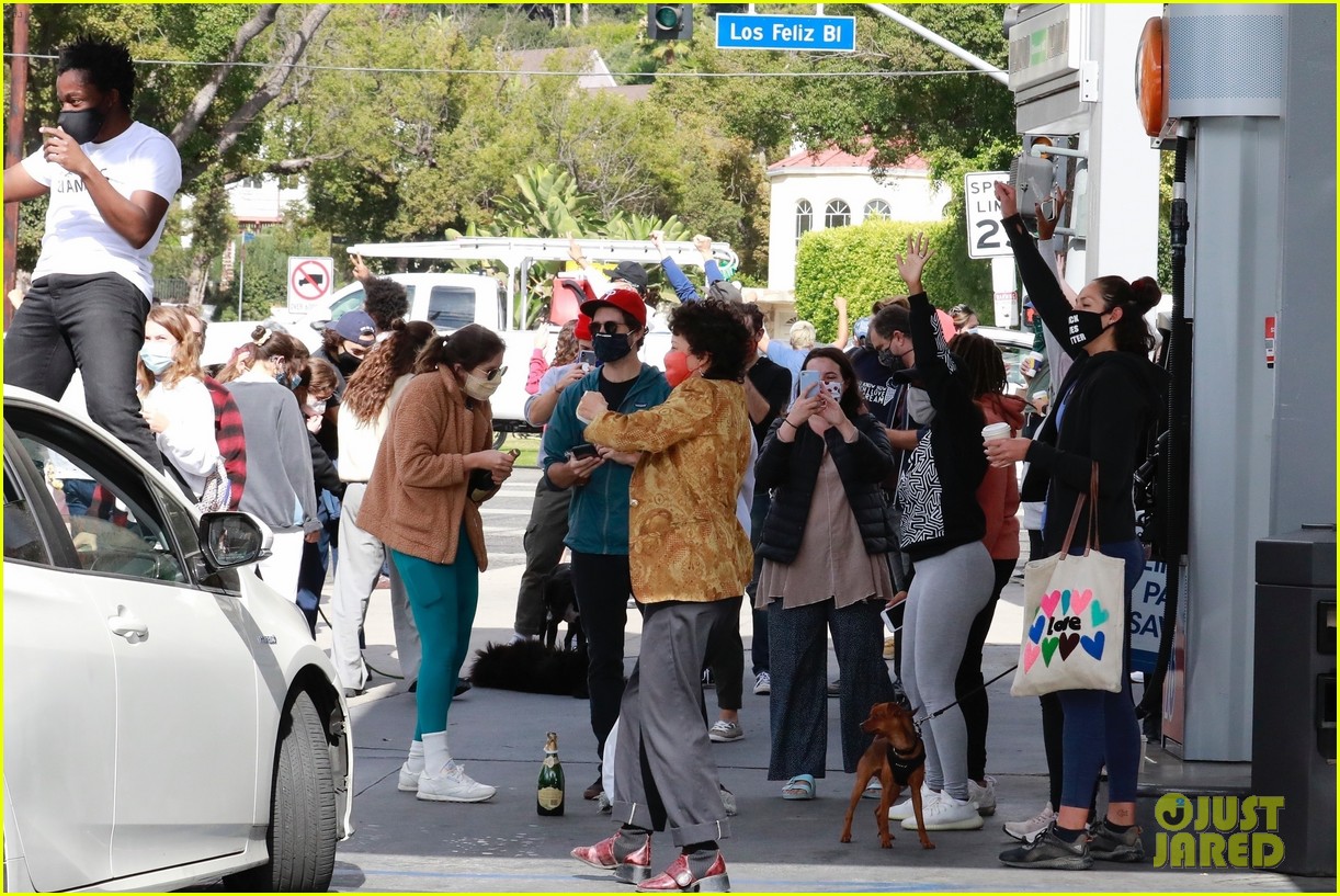 These Photos of Alia Shawkat Dancing in the L.A. Streets to Celebrate ...