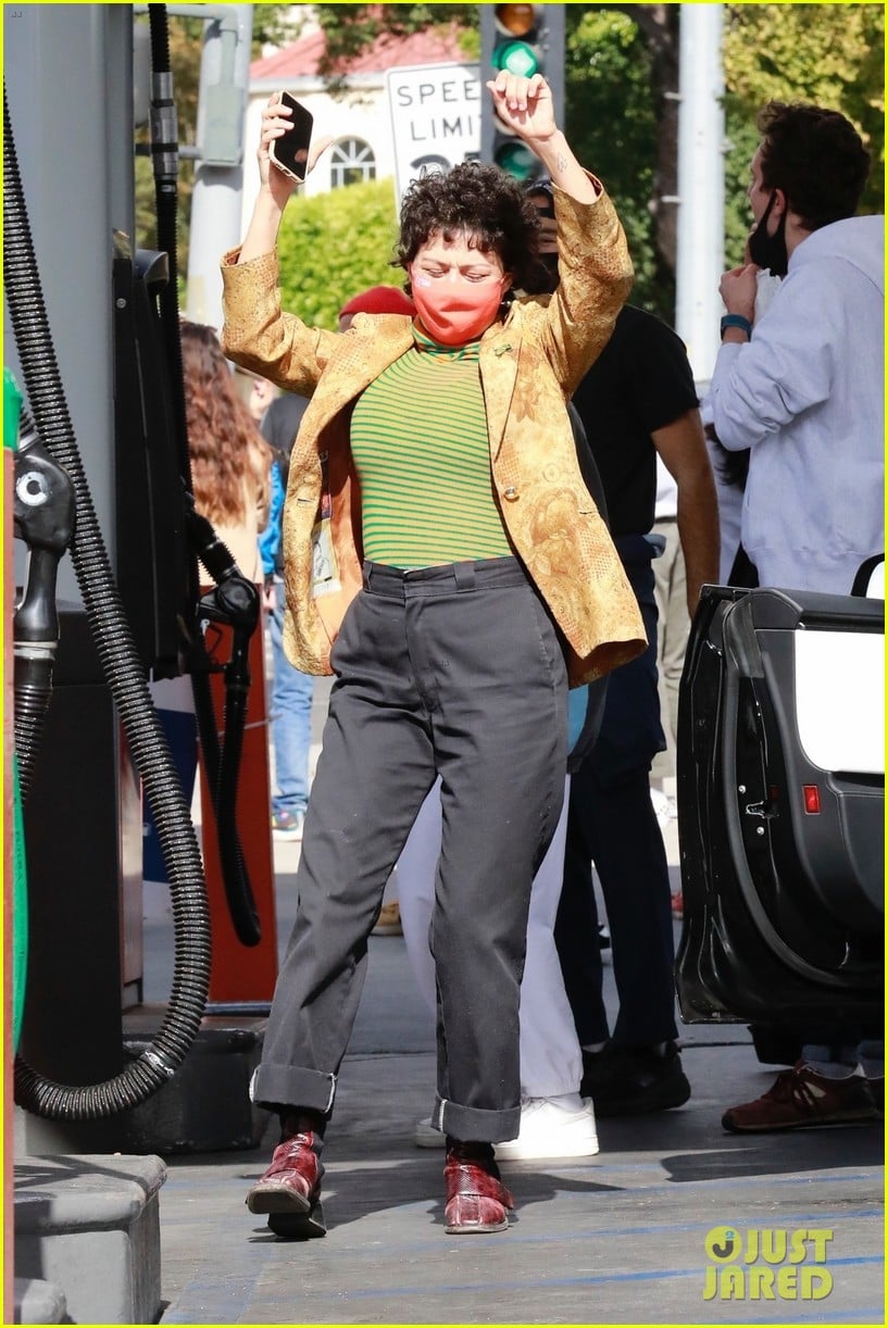 These Photos of Alia Shawkat Dancing in the L.A. Streets to Celebrate ...