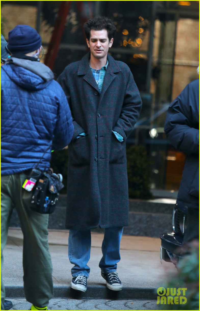 Andrew Garfield Picks Up Filming on 'Tick Tick...Boom' With Robin de ...