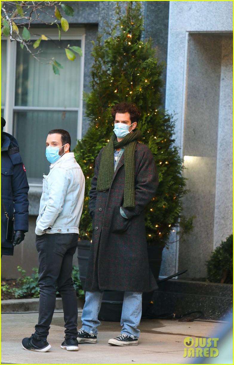 Andrew Garfield Picks Up Filming on 'Tick Tick...Boom' With Robin de ...