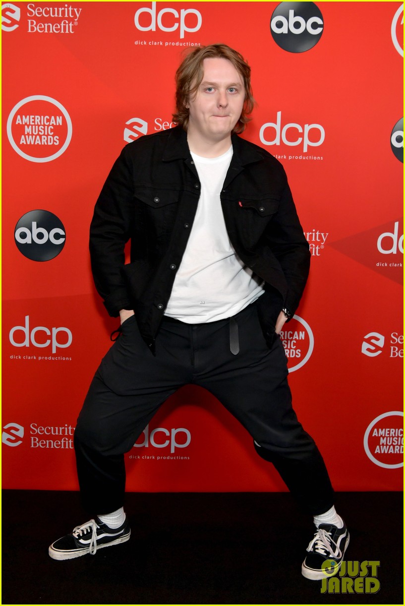 Lewis Capaldi Hams It Up on American Music Awards 2020 Red Carpet with ...