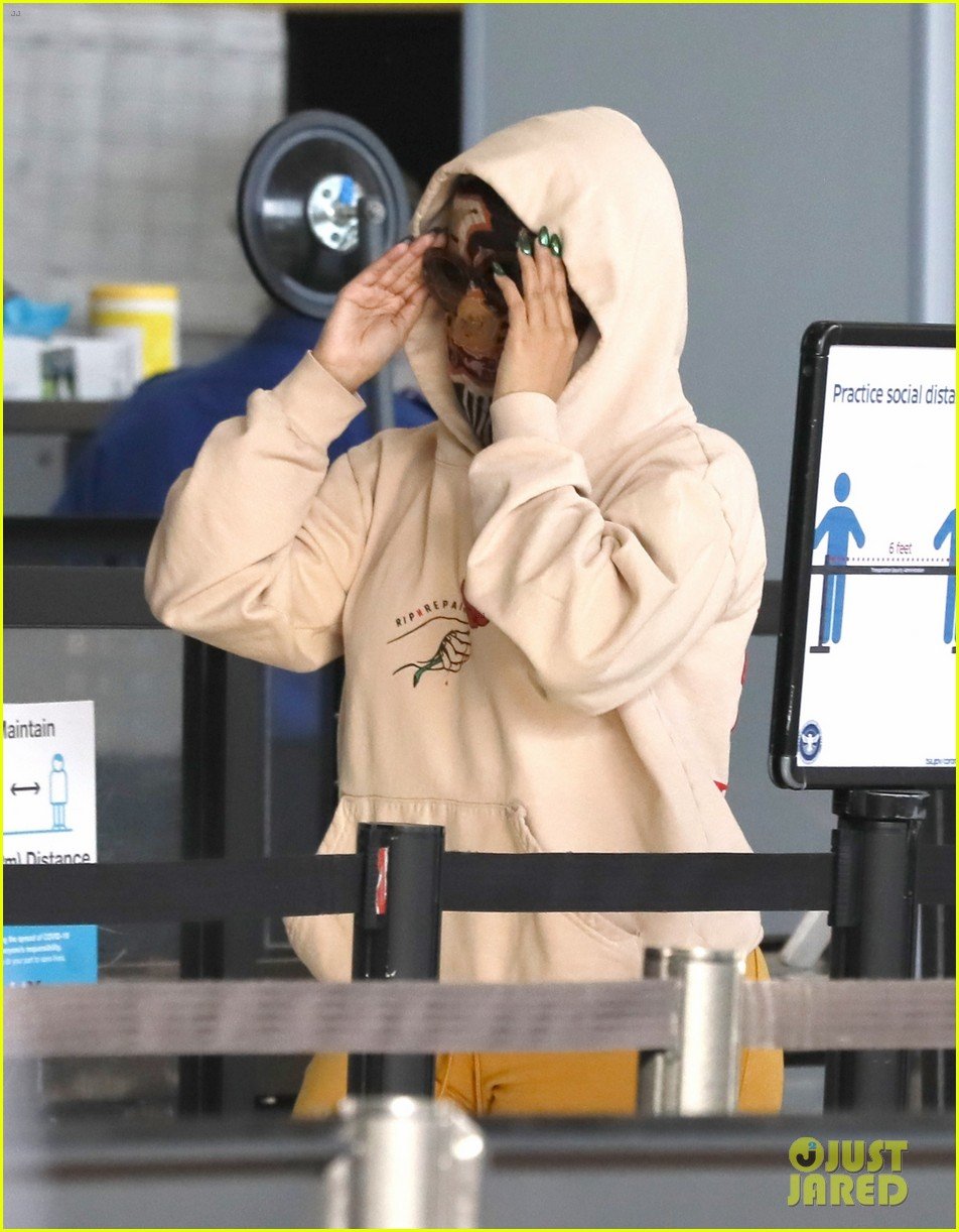 Cardi B Catches a Flight in LA Ahead of Thanksgiving: Photo 4503482 ...