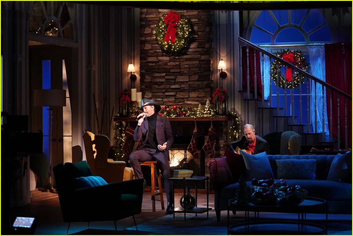 ABC's CMA Country Christmas 2020 - Performers & Celebrity Guest Lineup ...