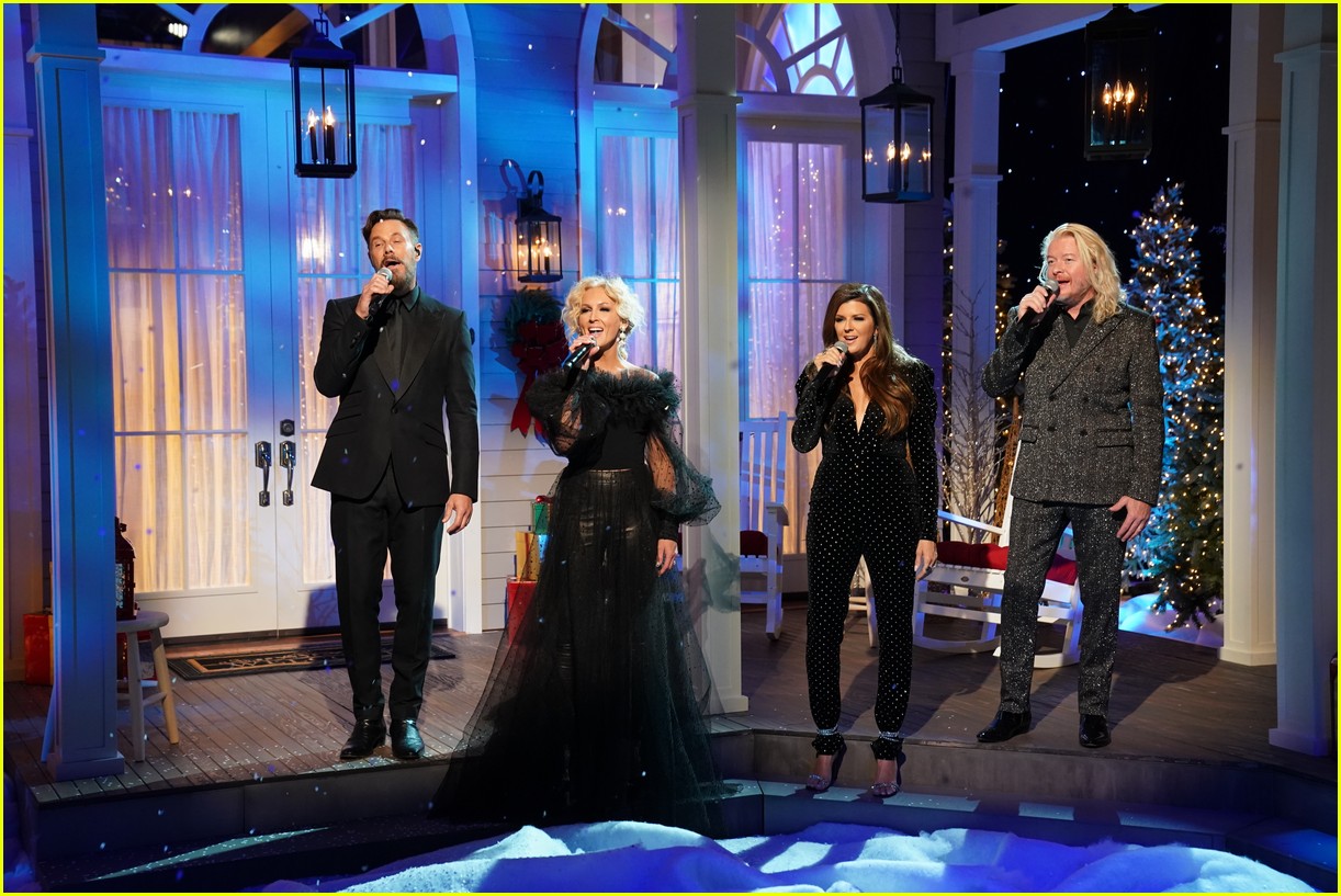 ABC's CMA Country Christmas 2020 - Performers & Celebrity Guest Lineup ...