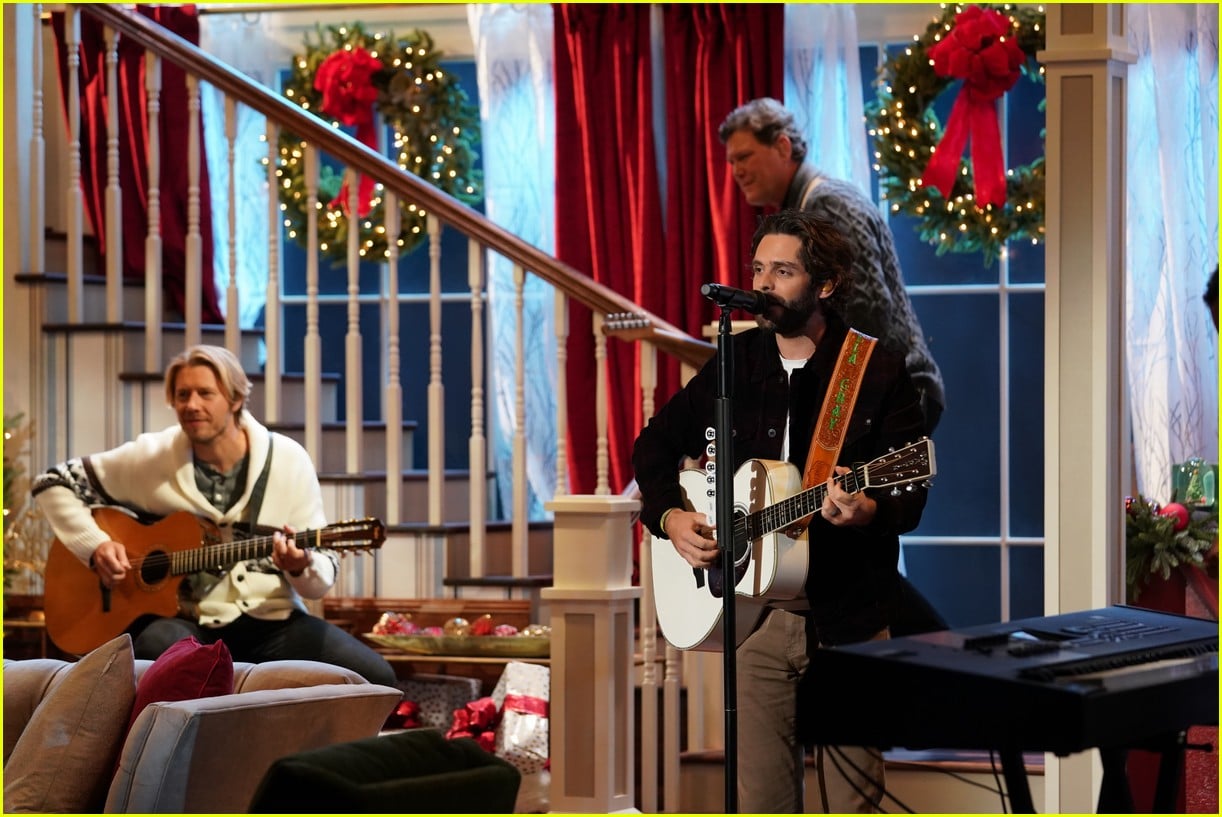 ABC's CMA Country Christmas 2020 - Performers & Celebrity Guest Lineup ...