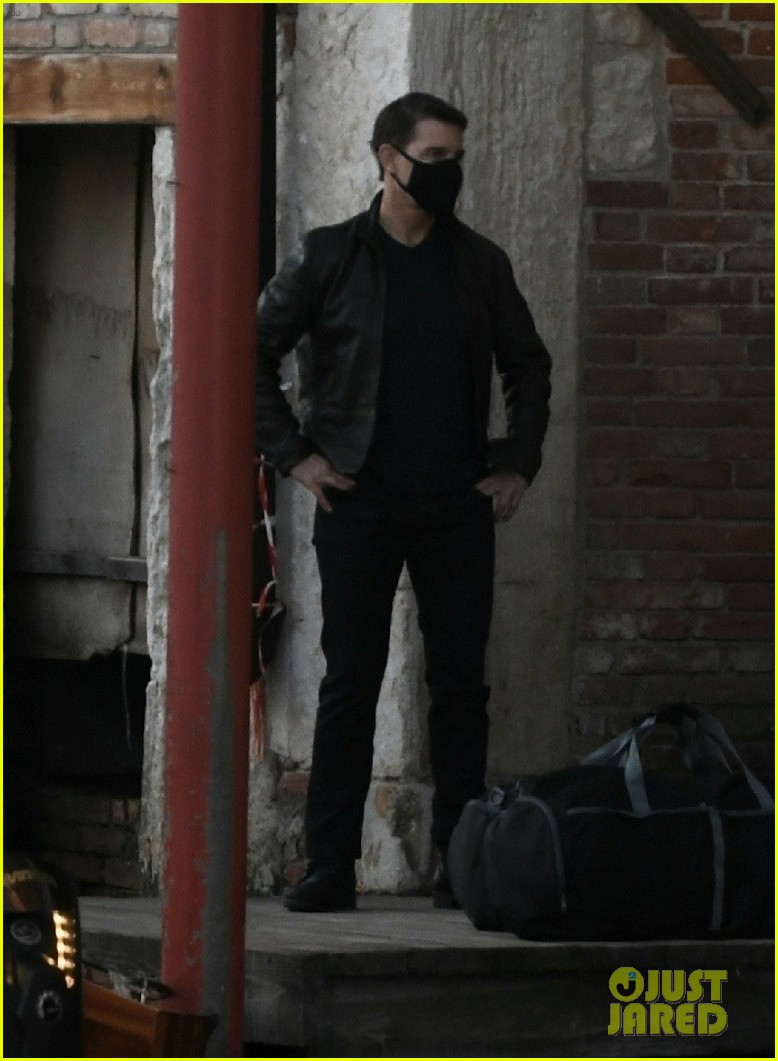 Photo: tom cruise masks up filming mission impossible grand canal ...