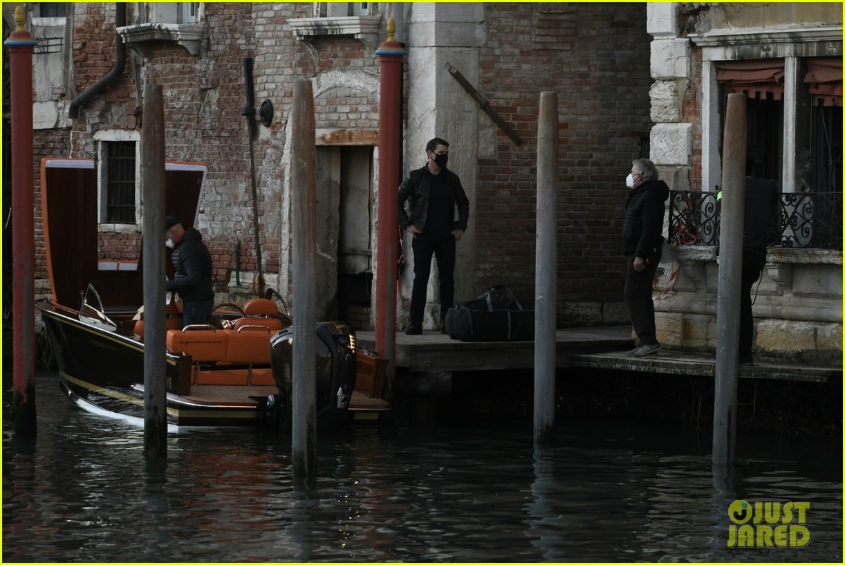 Photo: tom cruise masks up filming mission impossible grand canal ...