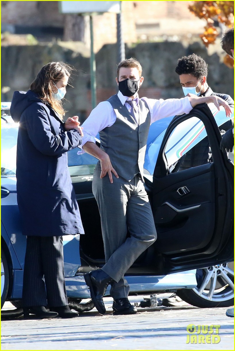 Tom Cruise Gets Handcuffed to Hayley Atwell for 'Mission: Impossible 7 ...