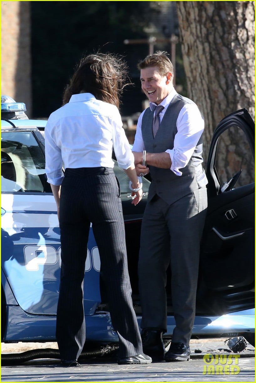 Tom Cruise Gets Handcuffed to Hayley Atwell for 'Mission: Impossible 7 ...