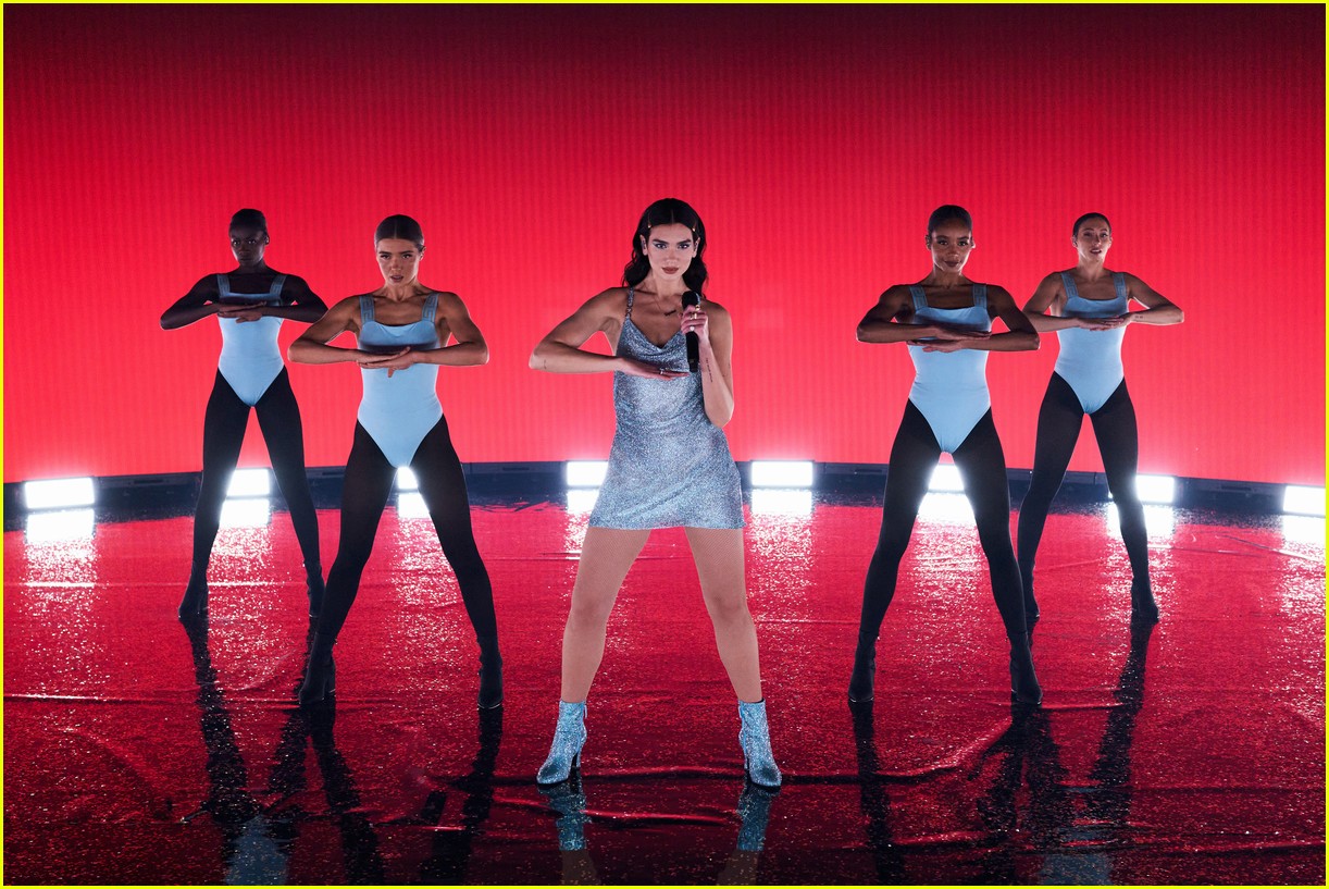 Dua Lipa Literally Started Levitating During Her 'Levitating ...