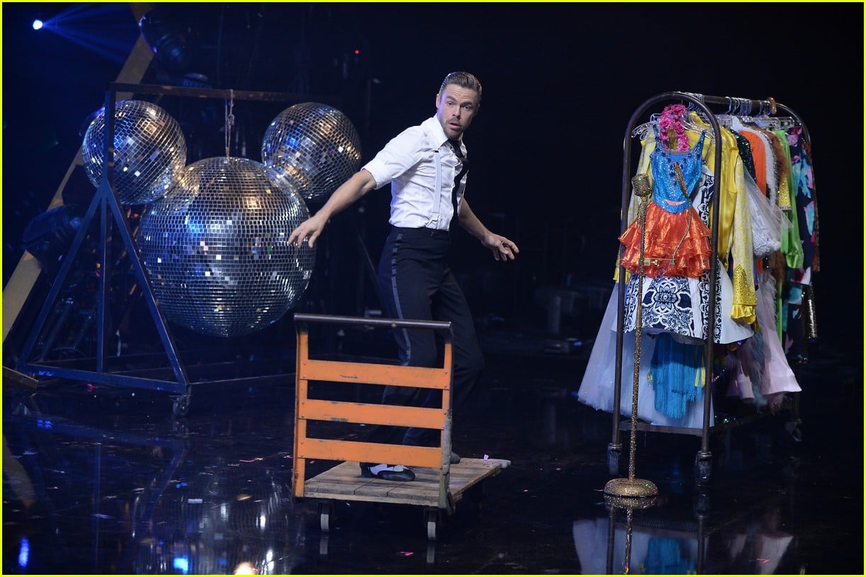 Derek Hough Dances Solo for the First Time in 23 Years on 'DWTS' Finale ...