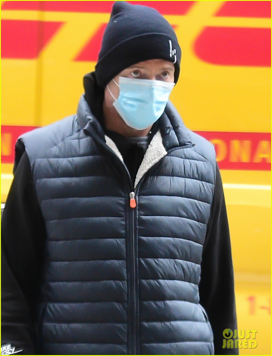 Hugh Jackman Bundles Up Heading to Early Morning Workout in NYC: Photo ...