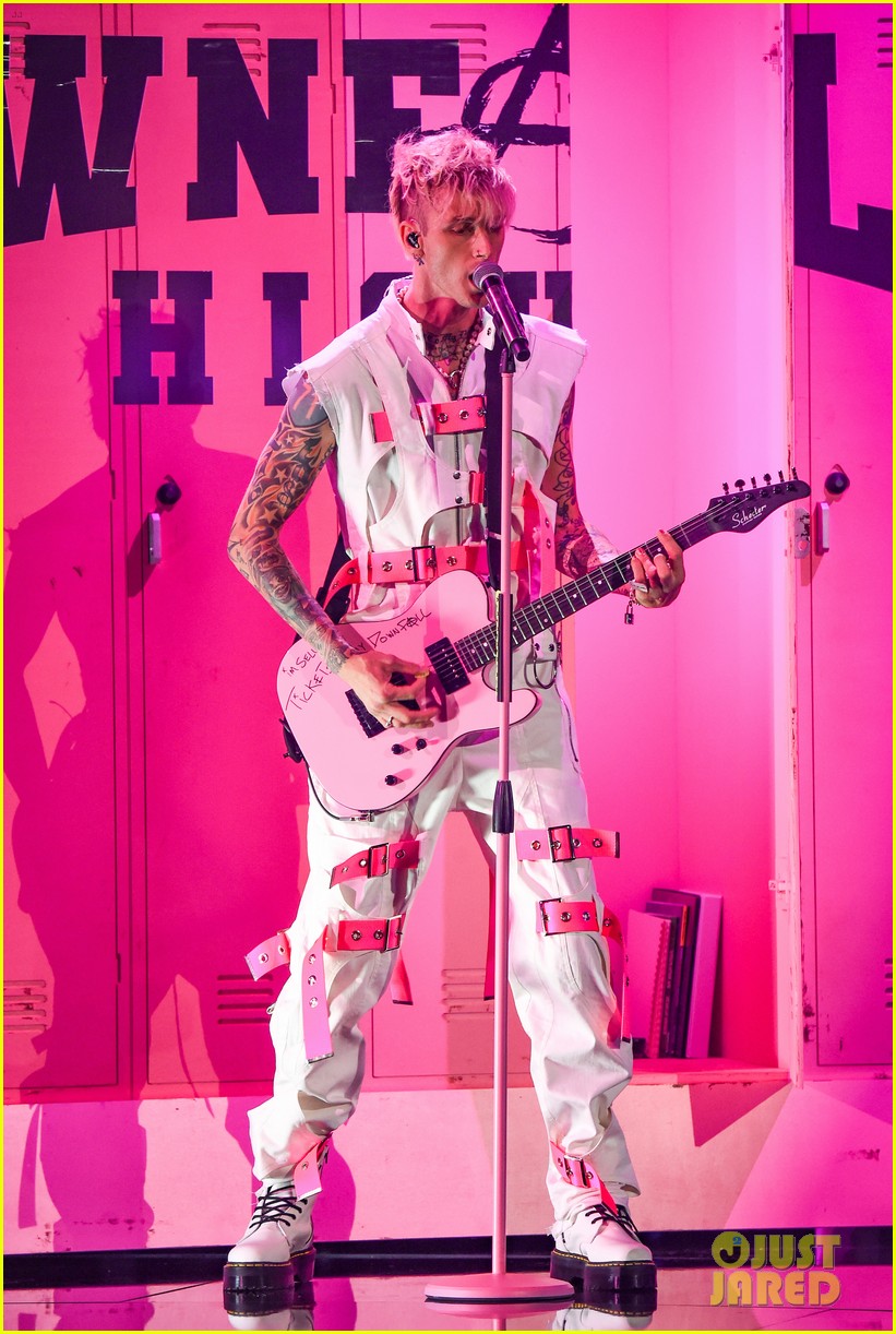 Megan Fox Introduces Machine Gun Kelly's Performance at American Music ...