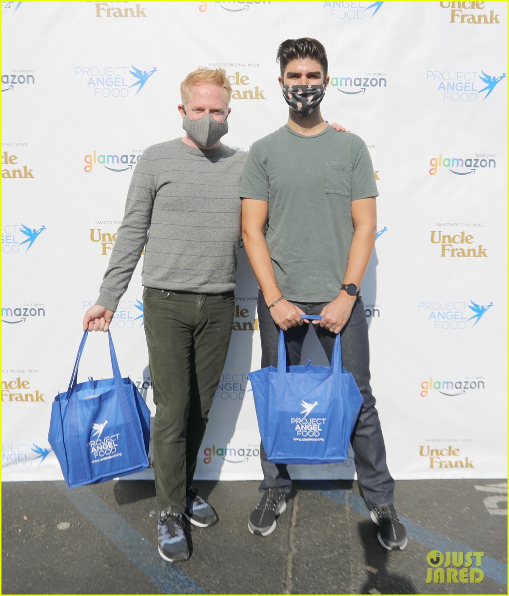 Jesse Tyler Ferguson & Husband Justin Mikita Deliver Meals Ahead of ...
