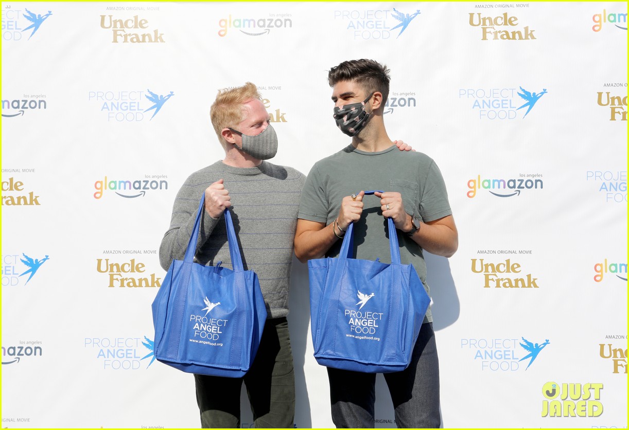 Jesse Tyler Ferguson & Husband Justin Mikita Deliver Meals Ahead of ...