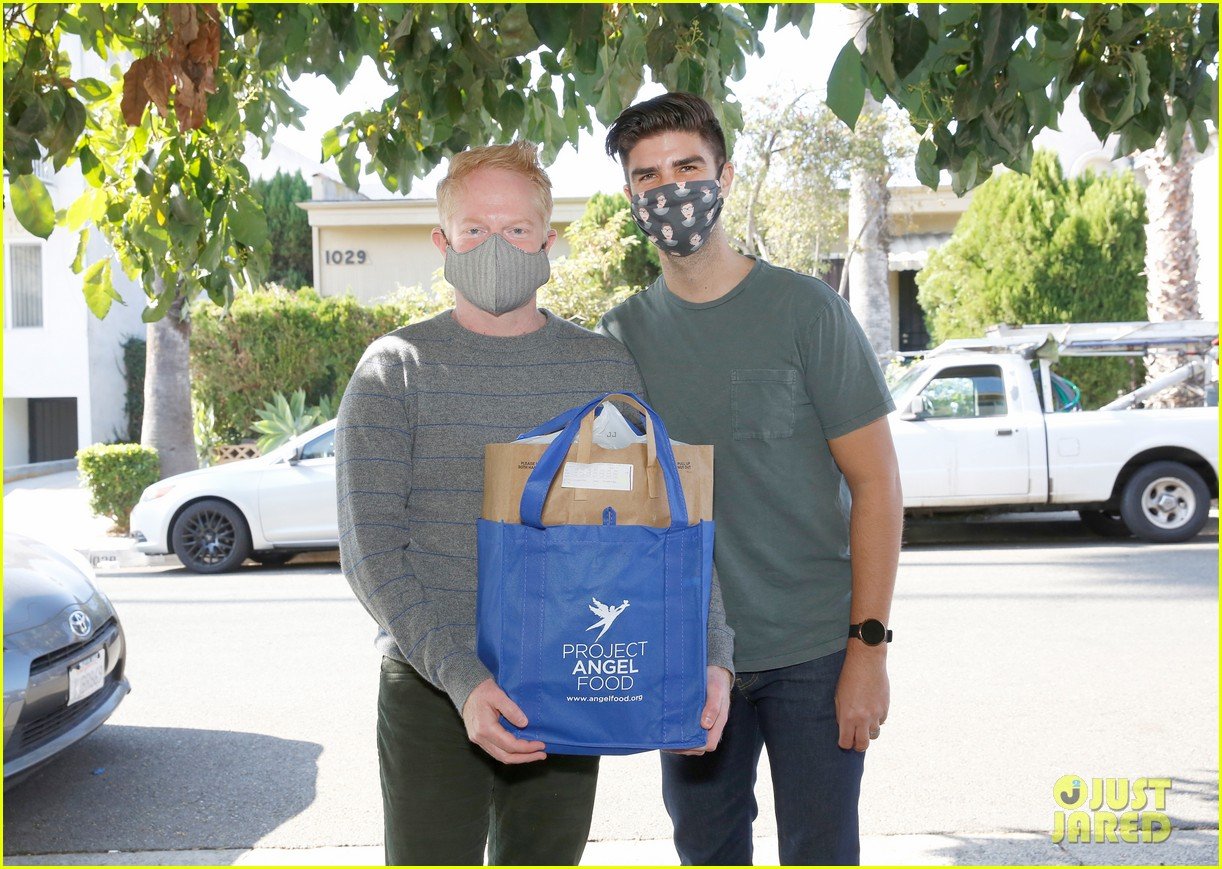 Jesse Tyler Ferguson & Husband Justin Mikita Deliver Meals Ahead of ...
