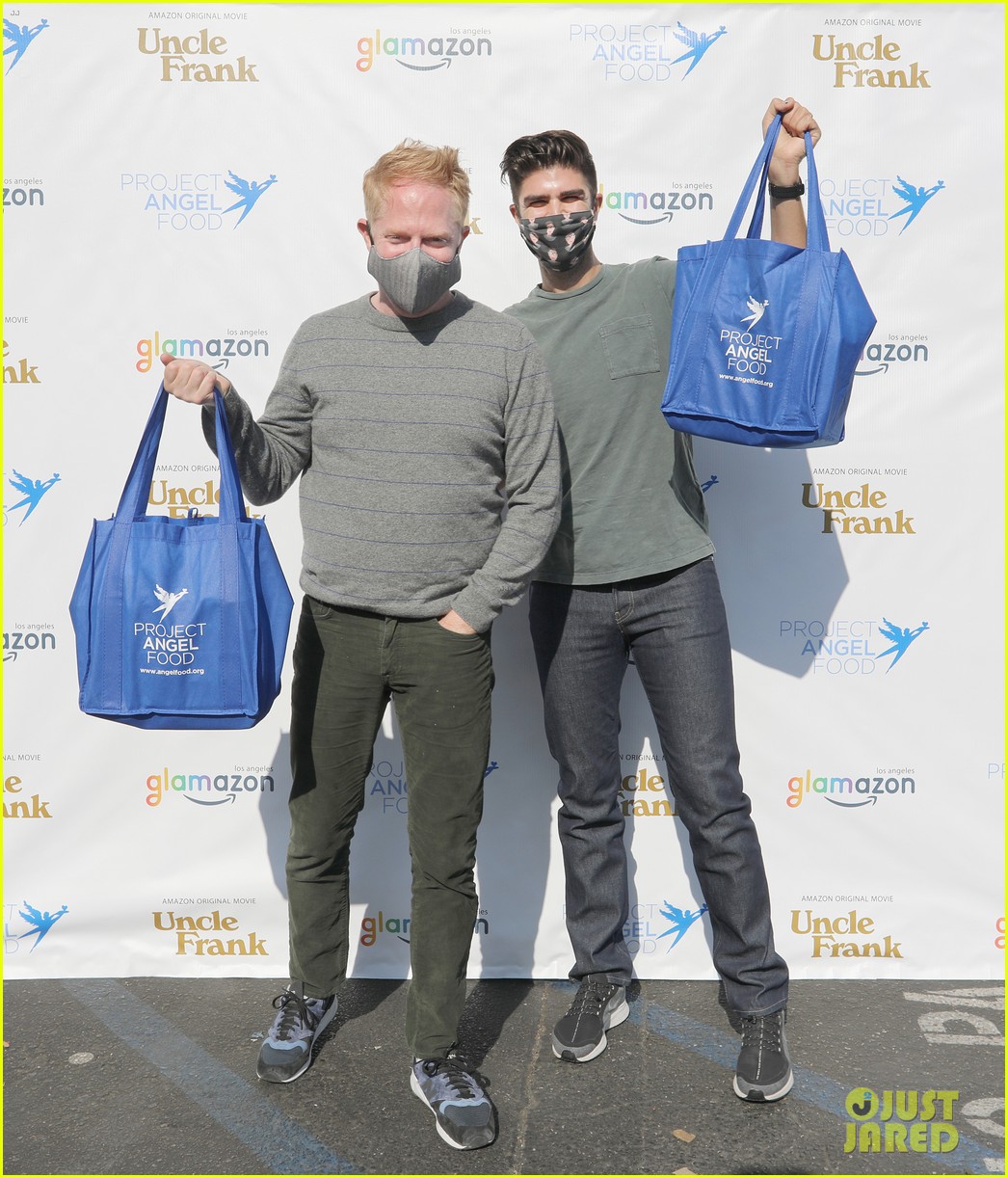 Jesse Tyler Ferguson & Husband Justin Mikita Deliver Meals Ahead of ...
