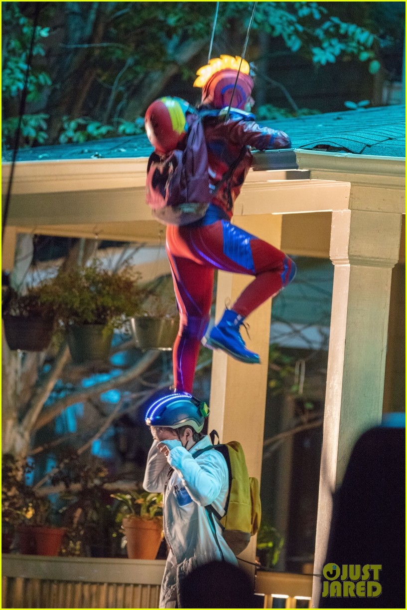 Iman Vellani Suits Up as 'Ms. Marvel' in More First Look Photos!: Photo ...