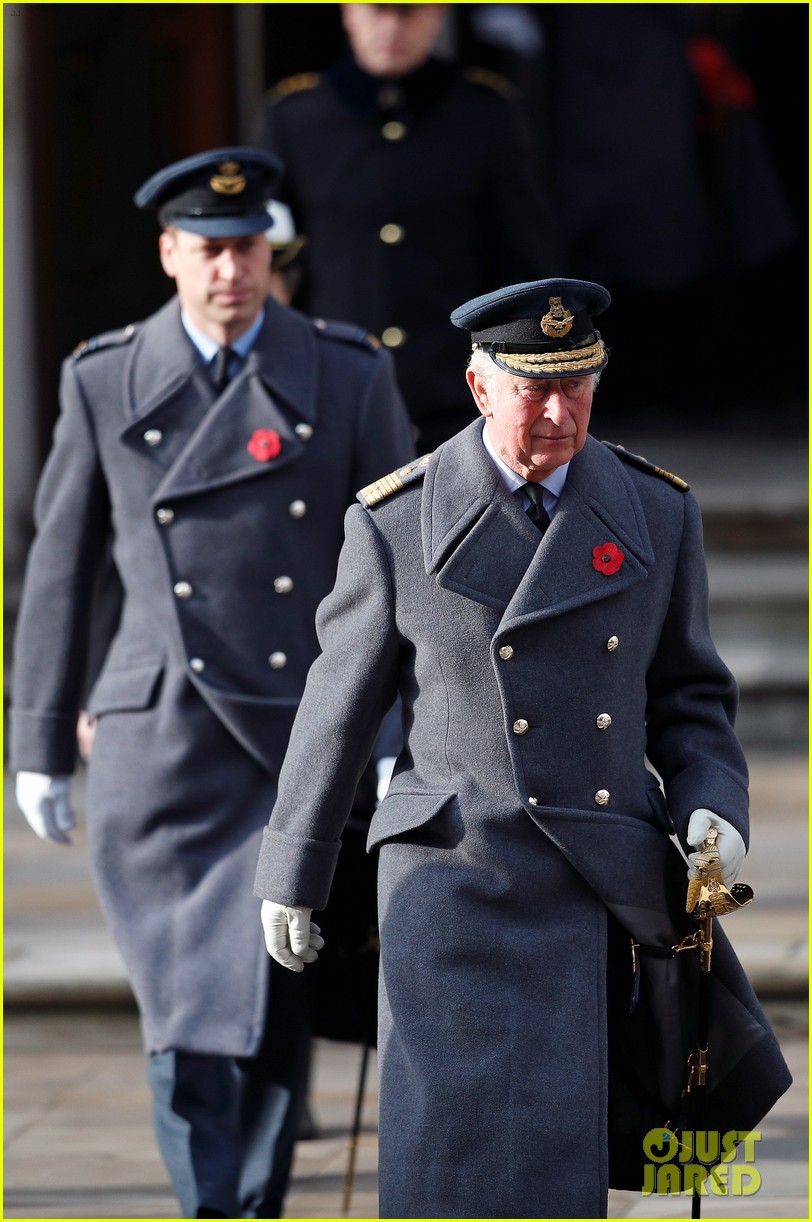 Prince William & Kate Middleton Join Queen Elizabeth for Remembrance ...