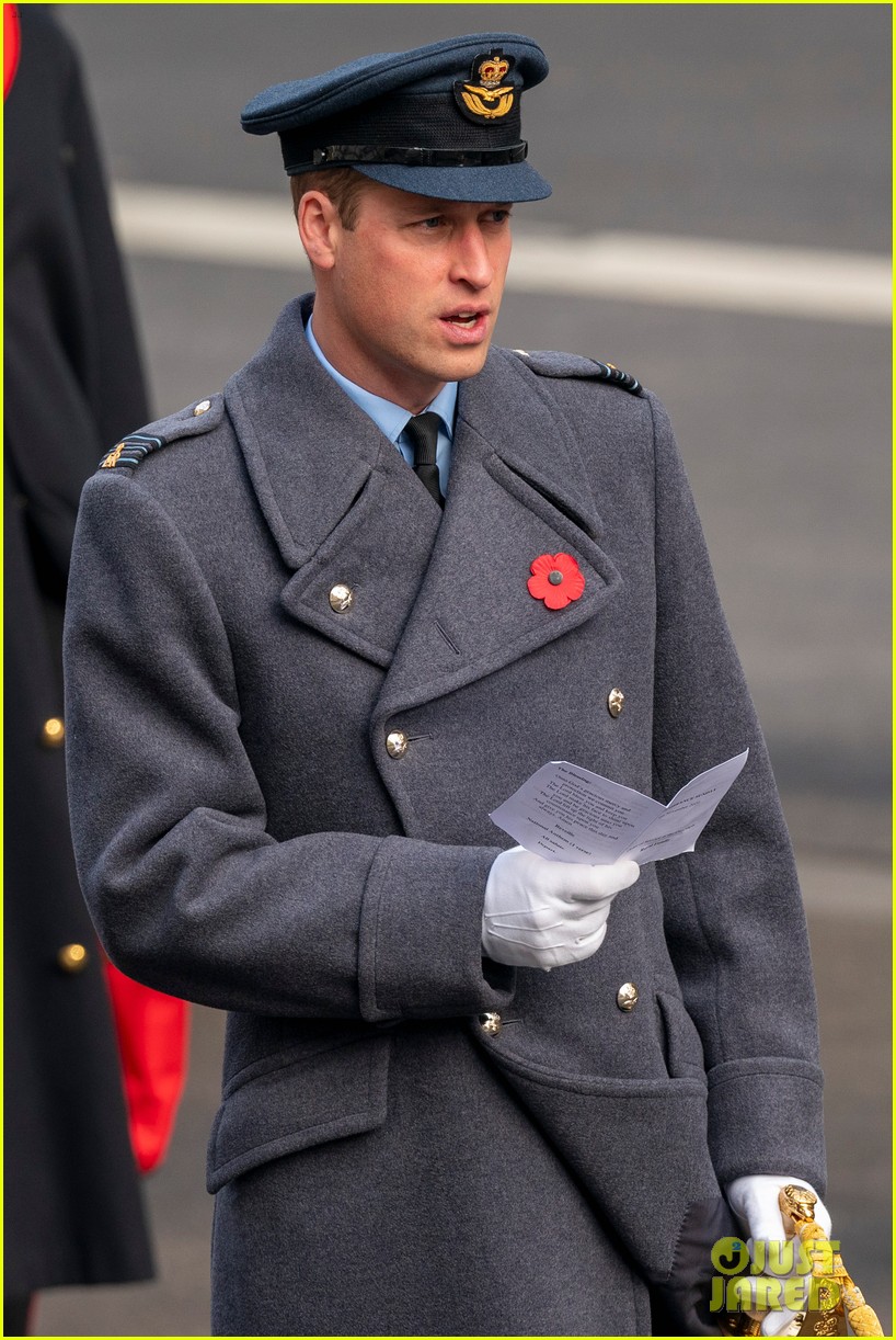 Prince William & Kate Middleton Join Queen Elizabeth for Remembrance ...