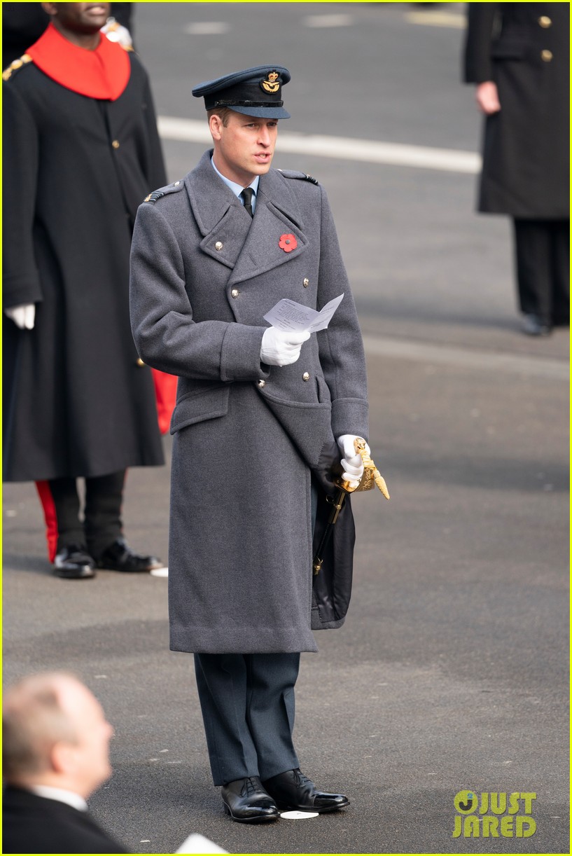 Prince William & Kate Middleton Join Queen Elizabeth for Remembrance ...