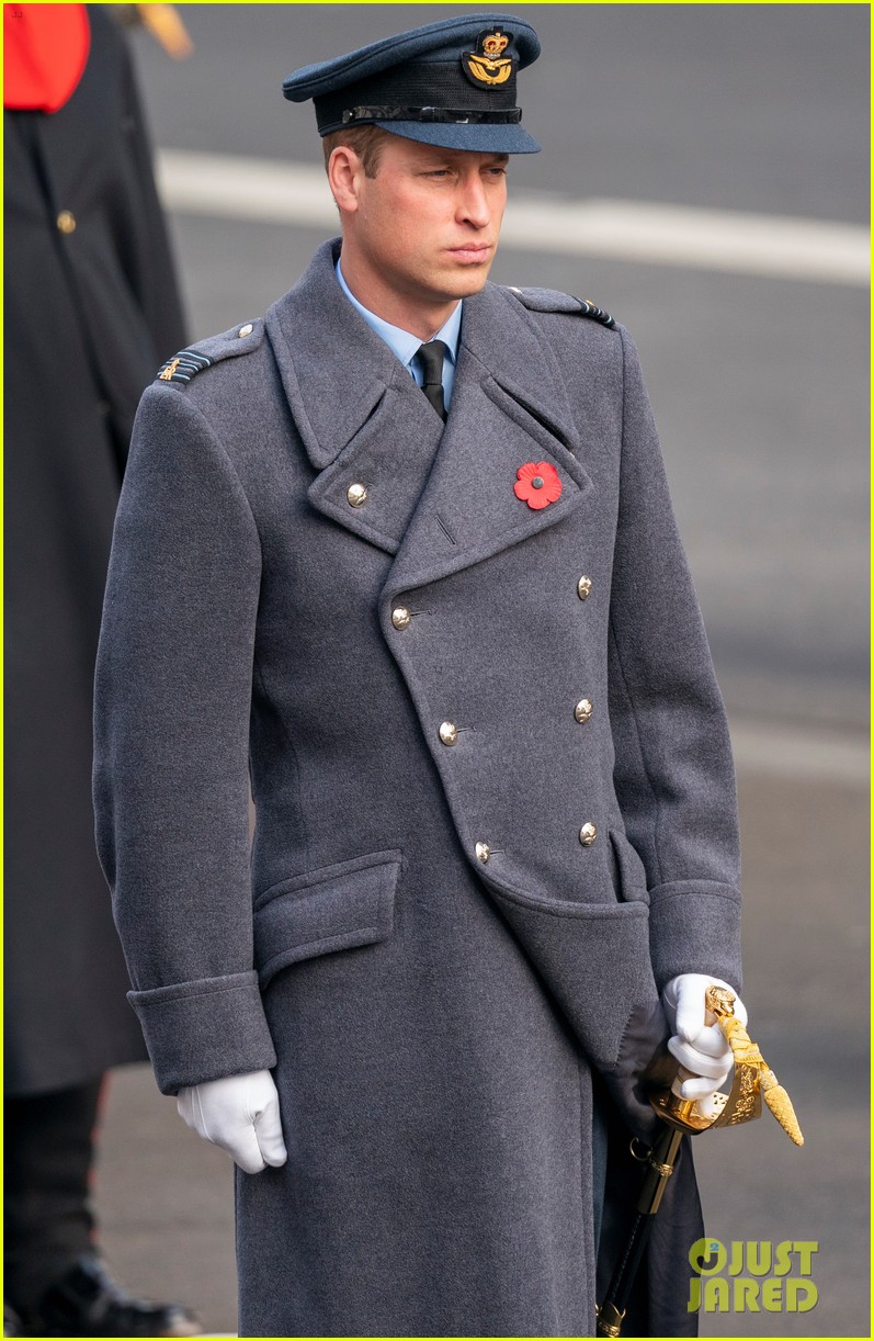 Prince William & Kate Middleton Join Queen Elizabeth for Remembrance ...