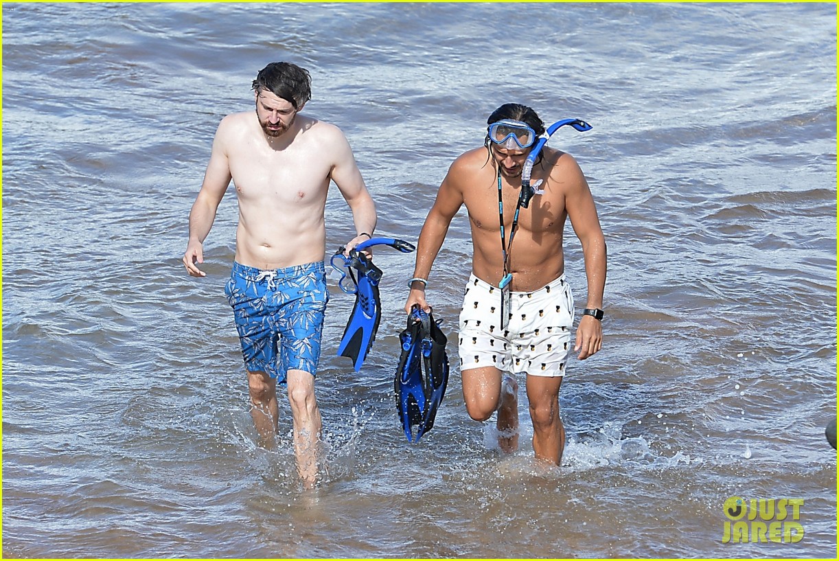 Sydney Sweeney Rocks Red Bikini While Snorkeling in Hawaii!: Photo ...