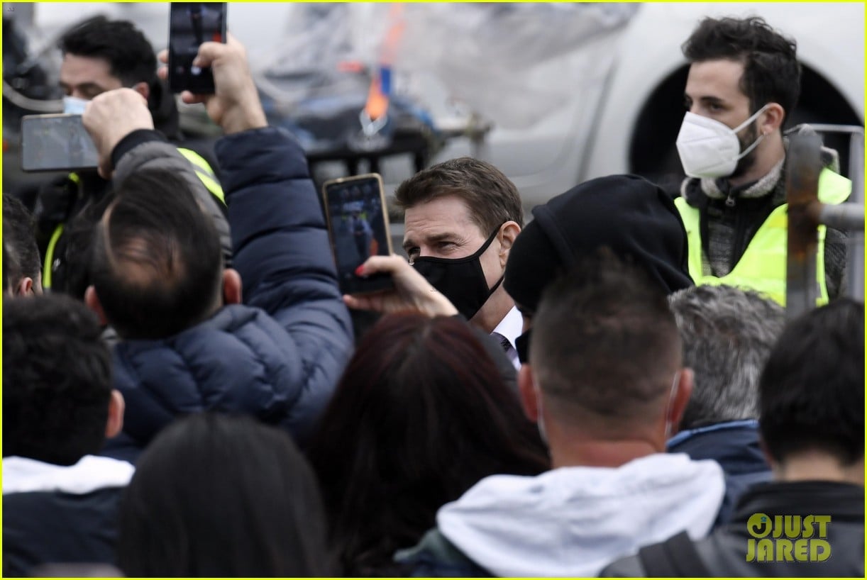 Tom Cruise Continues Filming 'Mission: Impossible 7' in Rome: Photo ...