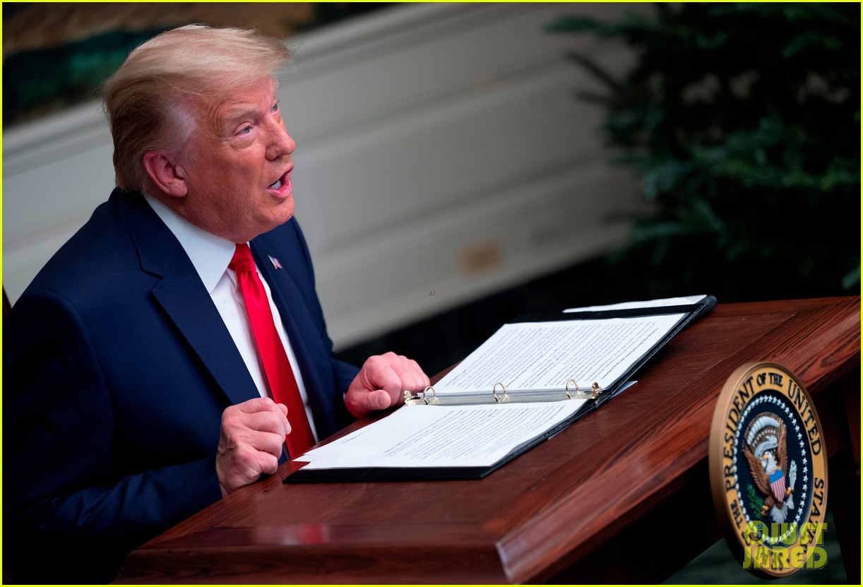 #TinyDesk and #DiaperDon Are Trending After Trump's Thanksgiving Press ...