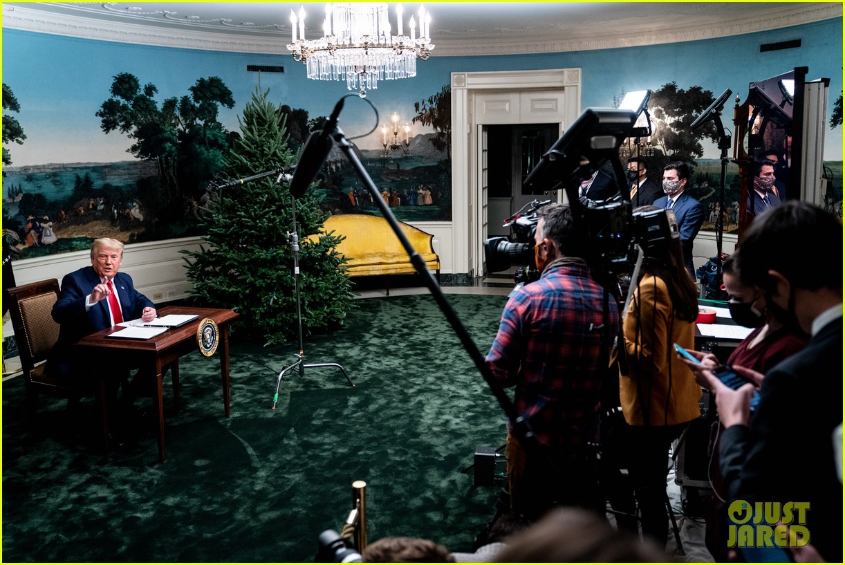 #TinyDesk and #DiaperDon Are Trending After Trump's Thanksgiving Press ...