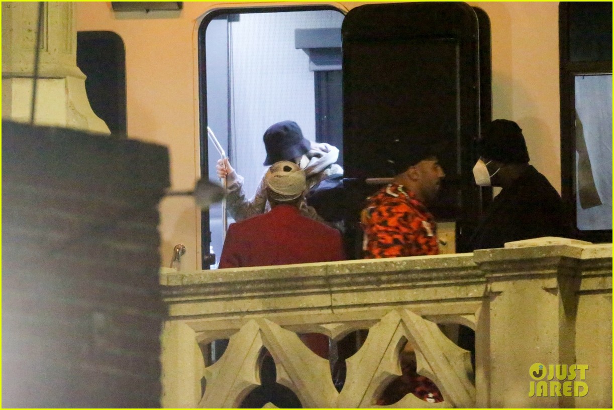 The Weeknd's Head is Covered with Bandages While Filming New Music ...