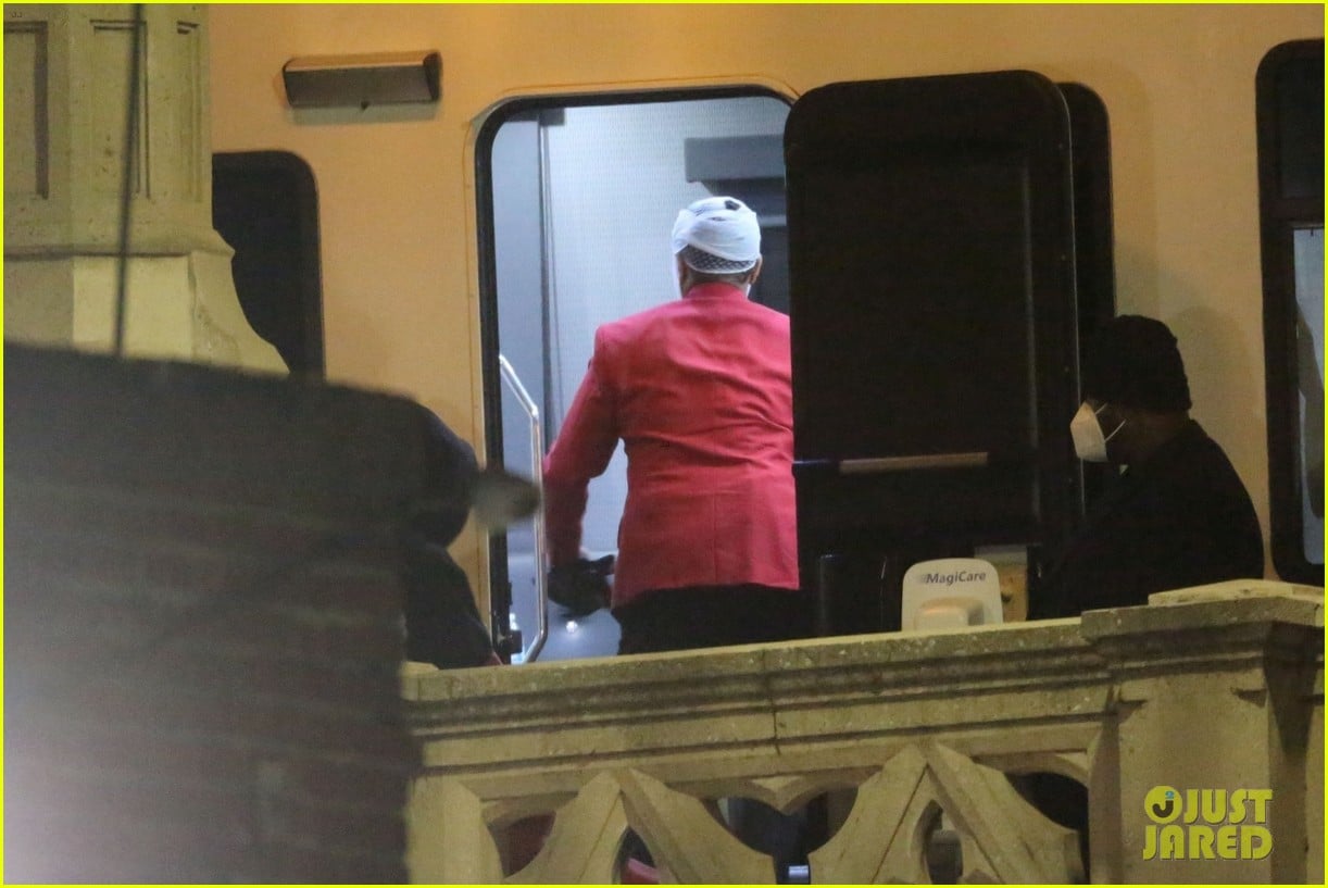 The Weeknd's Head is Covered with Bandages While Filming New Music ...