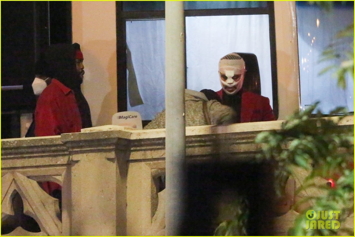 The Weeknd's Head is Covered with Bandages While Filming New Music ...