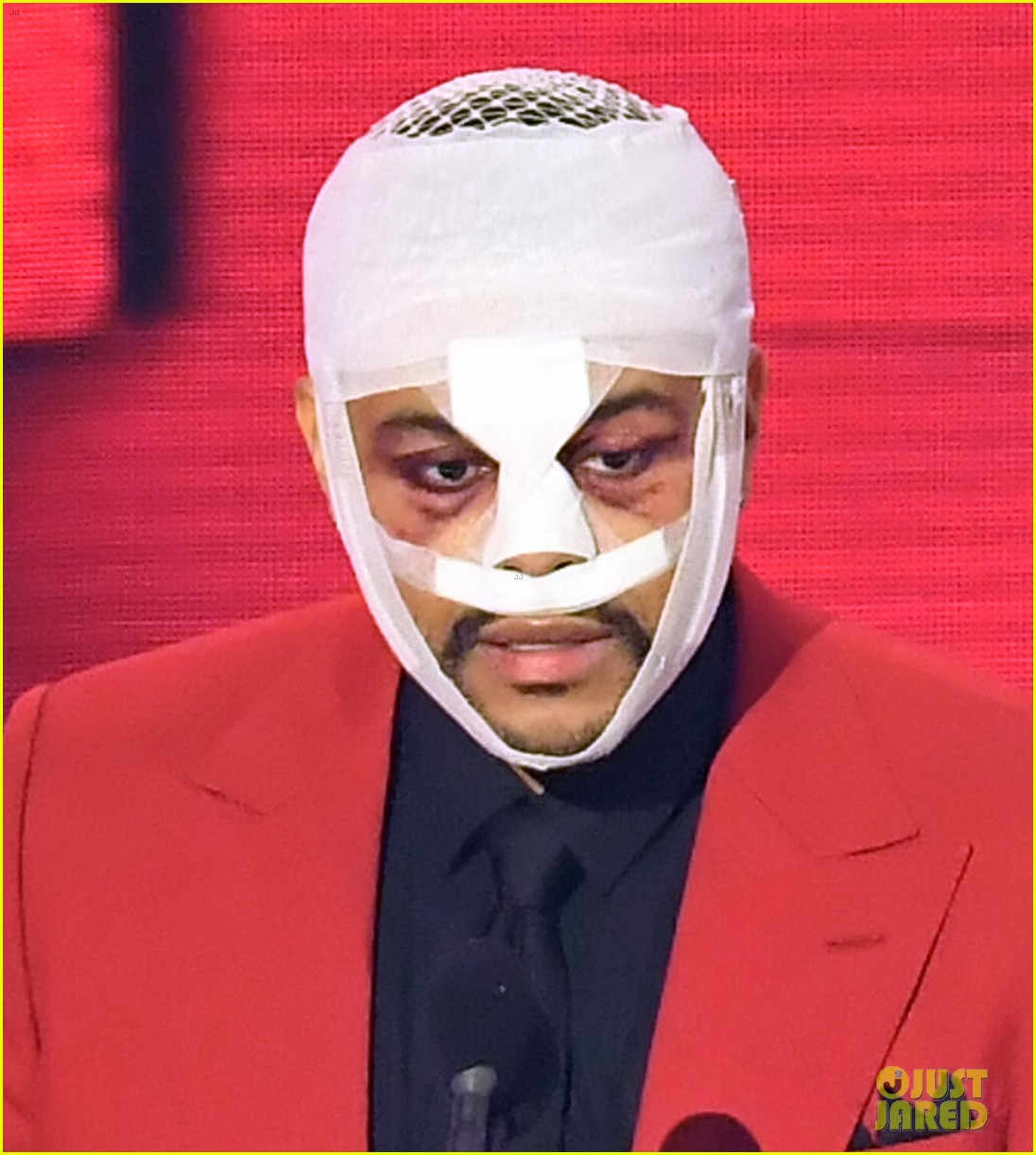 The Weeknd Is Covered in Bandages at American Music Awards 2020: Photo ...