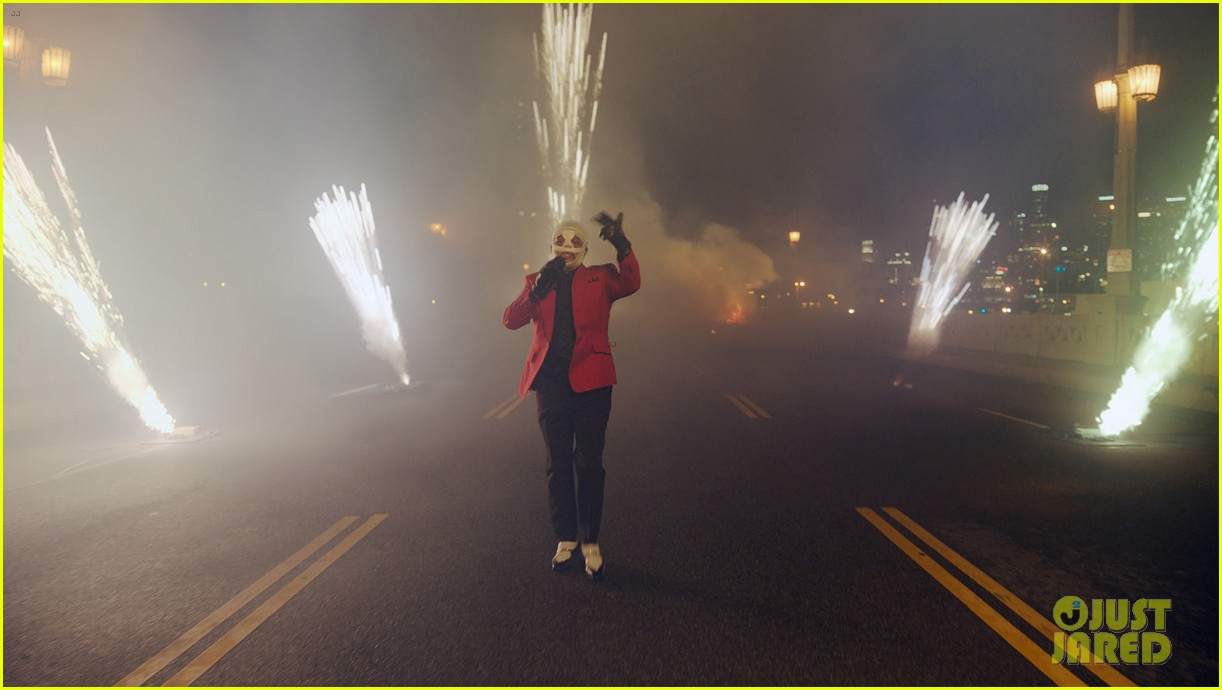 The Weeknd Delivers Explosive Performance at the American Music Awards ...