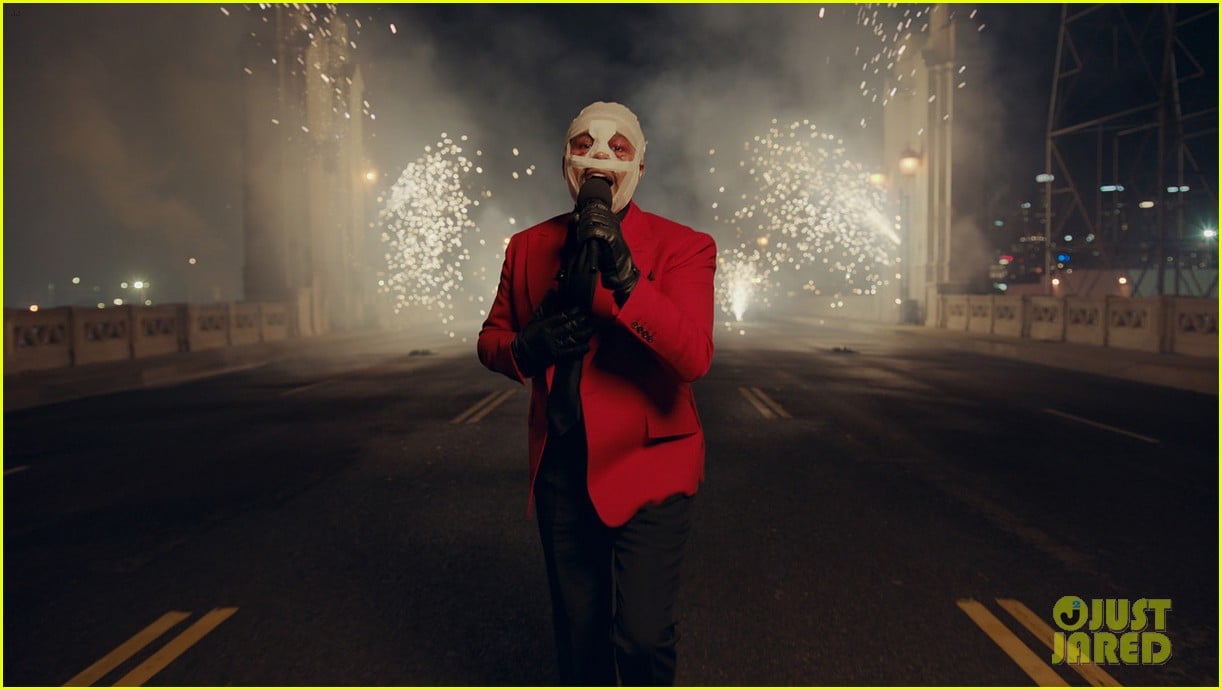 The Weeknd Delivers Explosive Performance at the American Music Awards ...