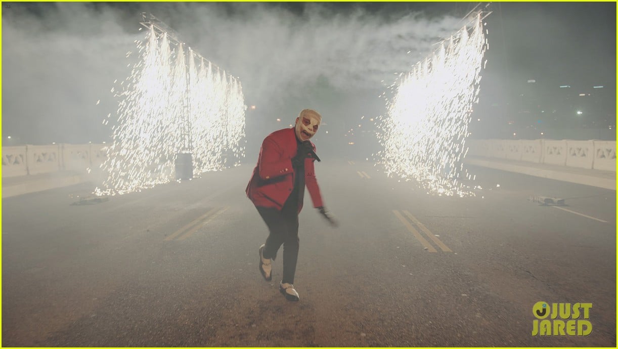 The Weeknd Delivers Explosive Performance at the American Music Awards ...