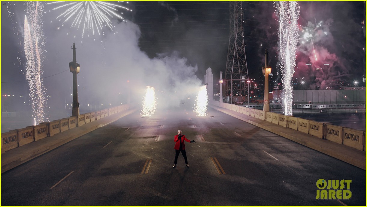 The Weeknd Delivers Explosive Performance at the American Music Awards ...