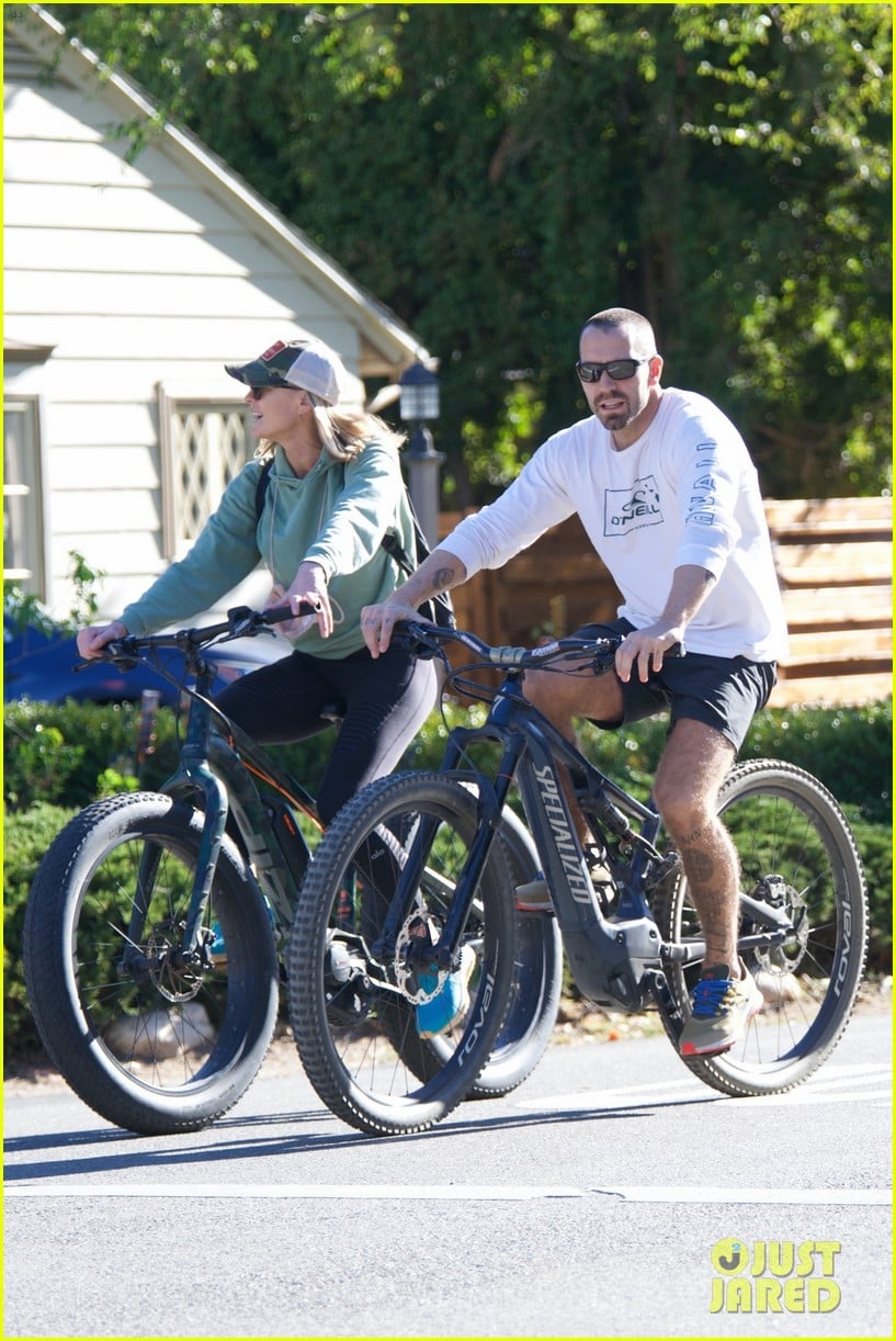 Robin Wright Spotted On a Bike Ride with Hunky Husband Clement Giraudet ...
